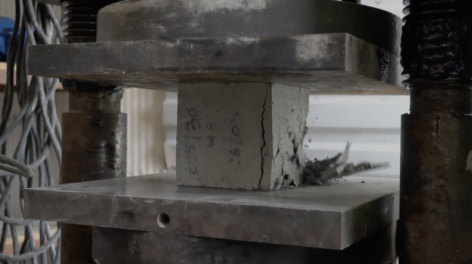 UK Concrete Strength Testing: Cube & Cylinder Methods Explained